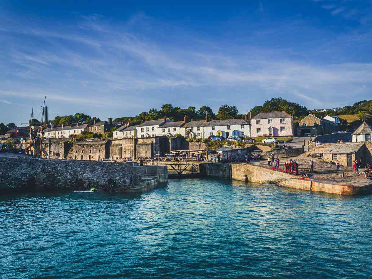 Famous Faces - Little Winnick